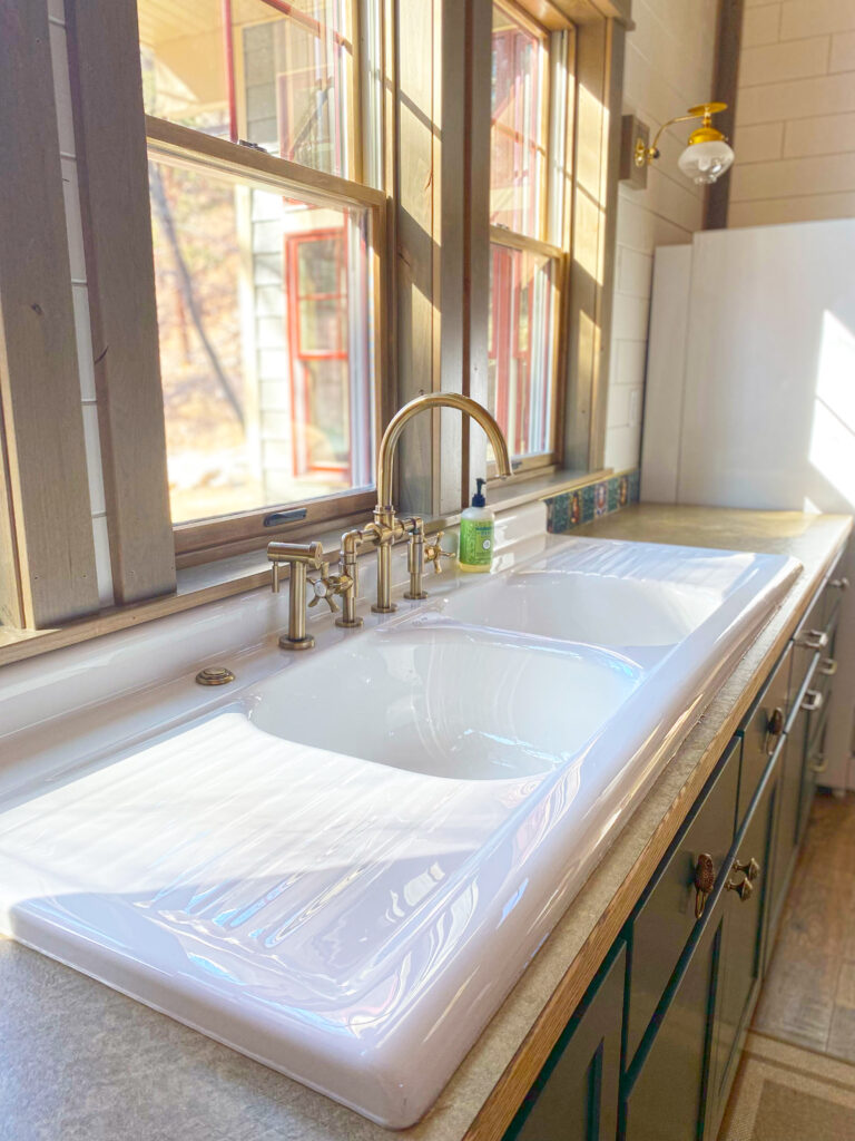 Double Bowl Drainboard Farmhouse Sink - Model #DBDW6625